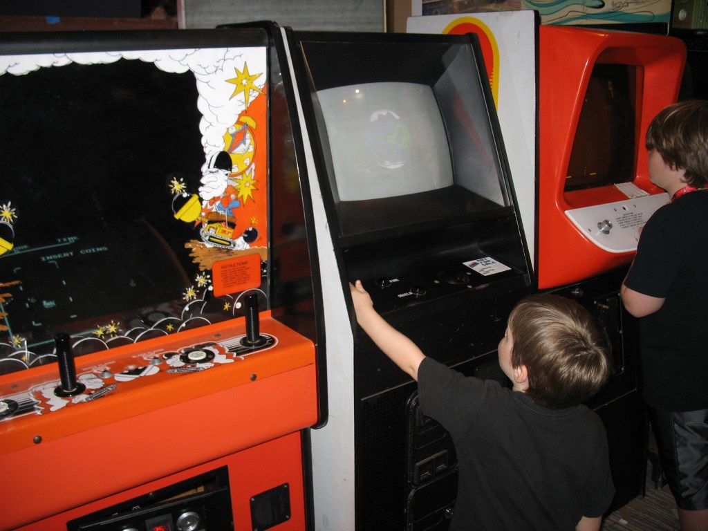 Atari Gravitar Cabaret & Cocktail Cabinets – The Arcade Blogger